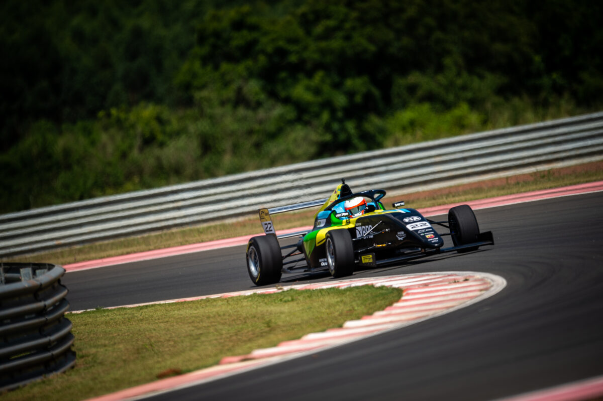 Fórmula 4 acelera pela primeira vez no Brasil. Confira as imagens