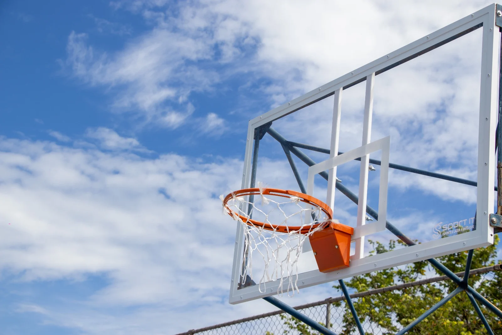 QUADRA DE BASQUETE DO PARQUE SERRA DOURADA RECEBE NOVAS TABELAS