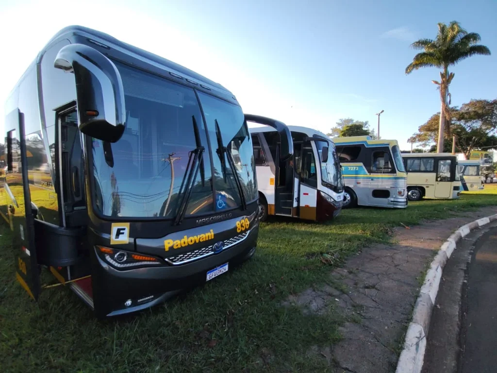 Artur Nogueira recebe 3º Red Bus Day em agosto